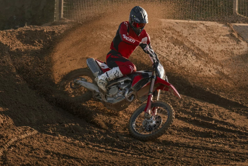 Ducati lâche enfin sa cross la plus radicale : la Desmo450 MX Factory ...